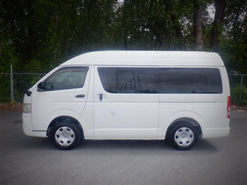 Repo.com | 2007 Toyota Hiace Wheelchair Passenger Van With Ramp (Right ...