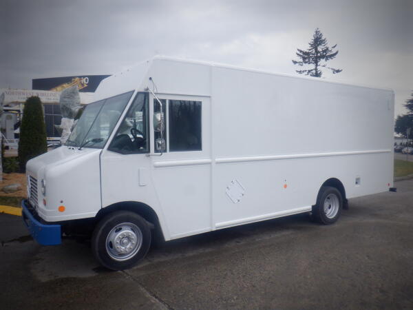 2011 Ford E-450 Utilimaster 18 Foot Cargo step Van With Rear Shelving ...