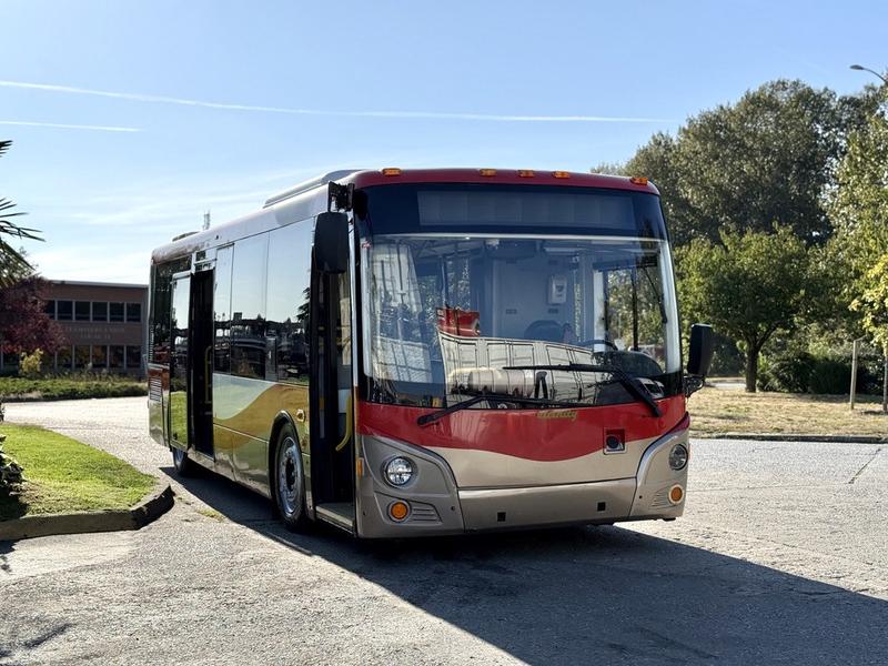 2016 Grande West Vicinity 25-Passenger Diesel Kneeling Bus with ...