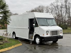 Repo.com : 2018 Ford E-450 18 Foot Step Van with Rear Shelving Listing ...