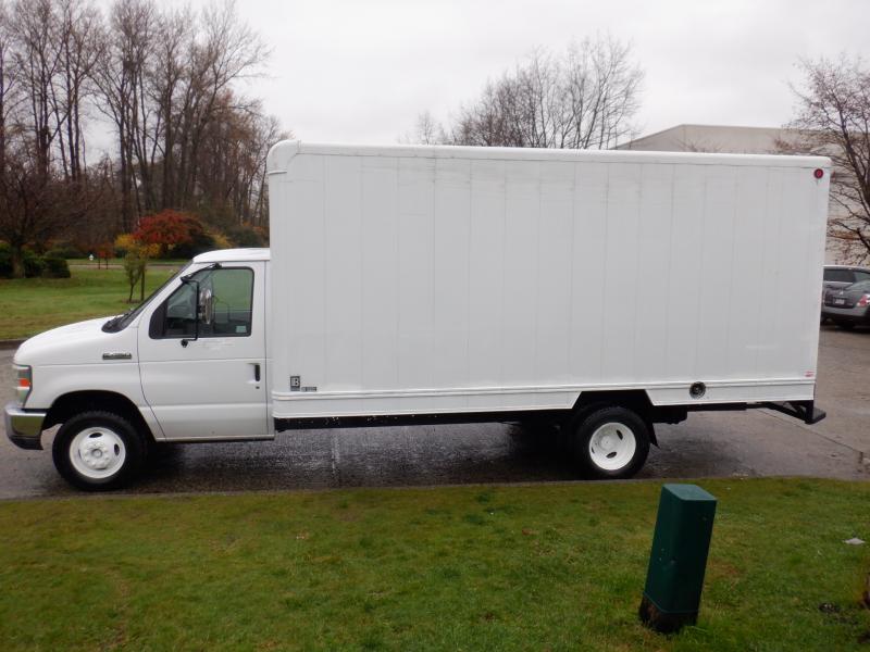 Repo.com | 2008 Ford Econoline 16 foot E-450 Diesel Cube Van with Ramp