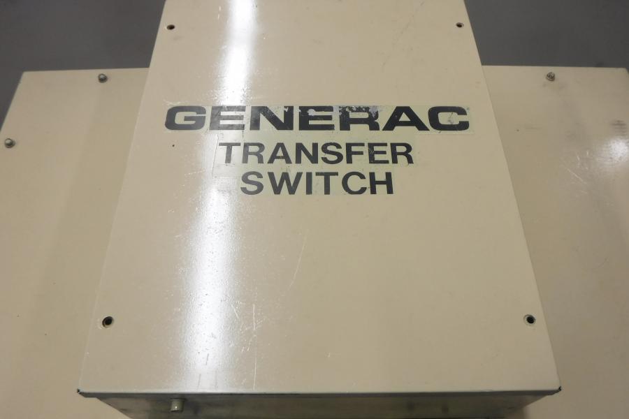 Repo.com | 2000 Generac Standby 8KW Dual Panel Natural Gas Generator ...