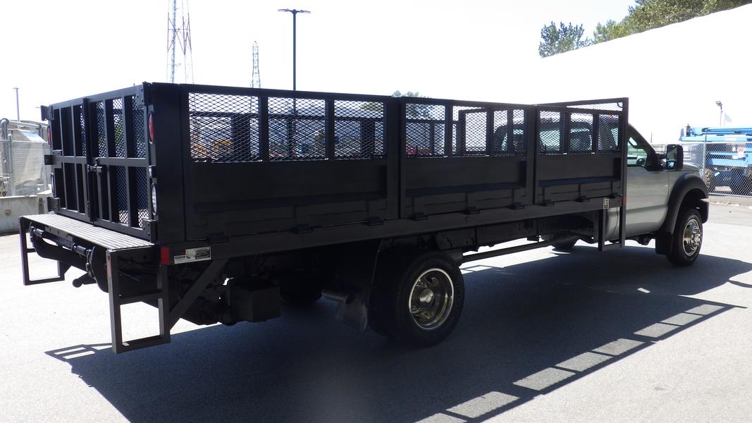 Repo.com | 2014 Ford F-550 18 foot Flat Deck 2WD Power Tailgate