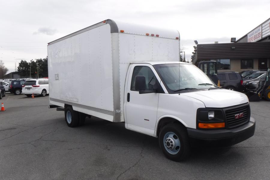 2009 GMC Savana G3500 16 Foot Cube Van Dually Diesel with Ramp | Repo.com