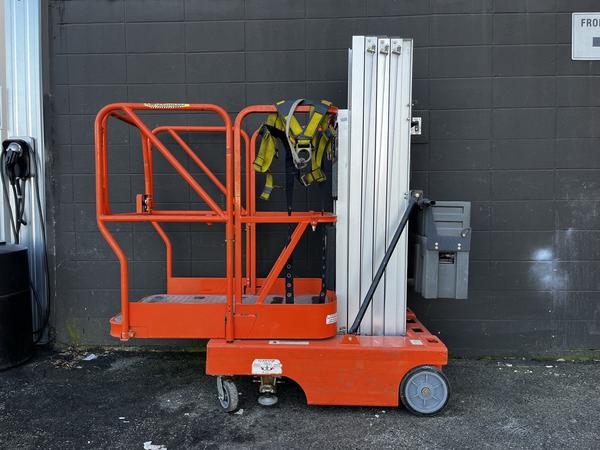 2000 JLG 12SP Electric Man Lift | Repo.com