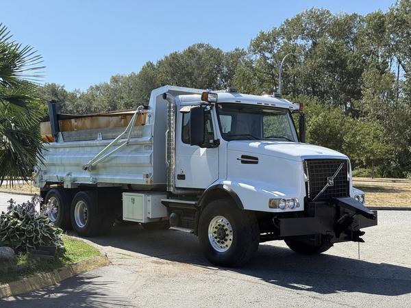 2005 Volvo VND 18-Speed Diesel Dump Truck with Sander and Plow | Repo.com
