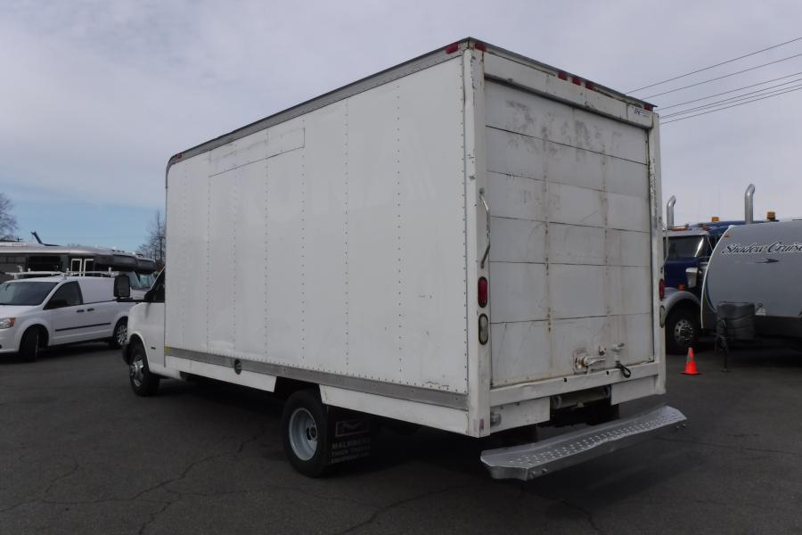 2009 GMC Savana G3500 16 Foot Cube Van Dually Diesel with Ramp | Repo.com