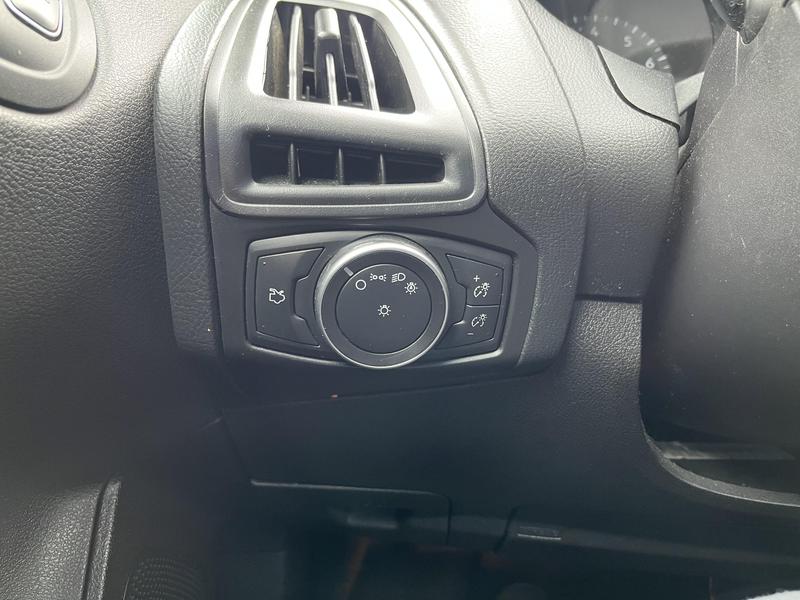 2018 Ford Focus SE Sedan | Repo.com