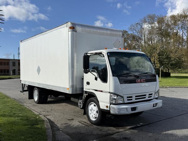 2007 GMC W5500 18 Foot Cube Van Diesel 3 Seater | Repo.com