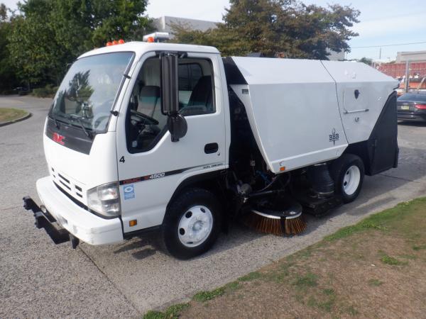 Repo.com | 2007 GMC W4500 Diesel Street Sweeper