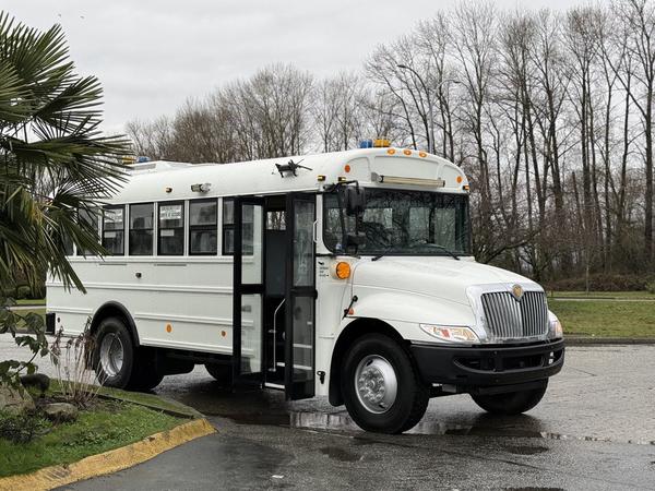 2016 International CE300 21-Passenger Diesel Bus with Seatbelts | Repo.com