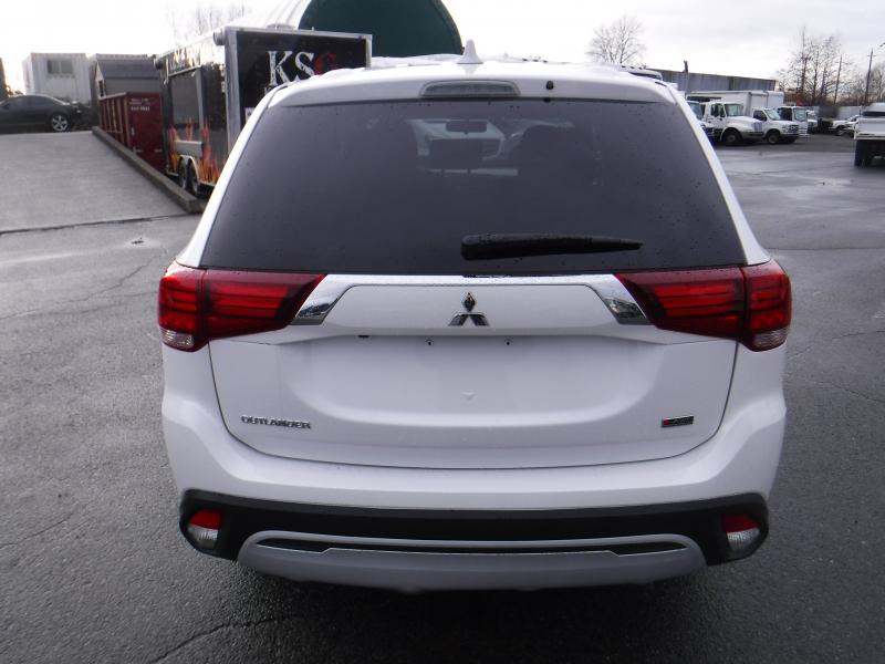 2020 Mitsubishi Outlander ES AWC with 3rd Row Seating | Repo.com