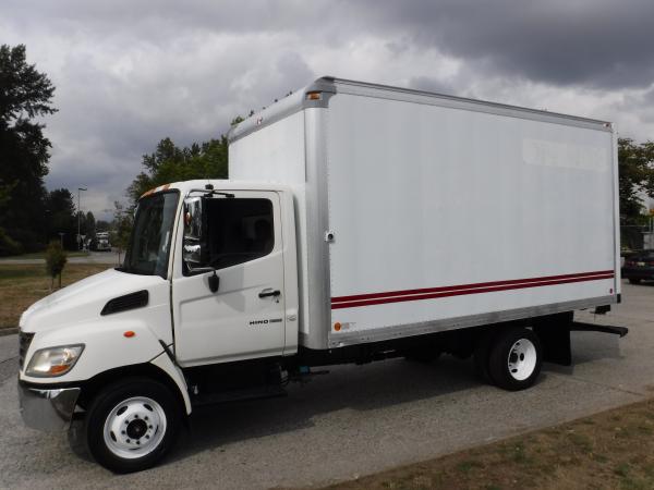 Repo.com | 2009 Hino 165 16 Foot Diesel Cube Van with Ramp