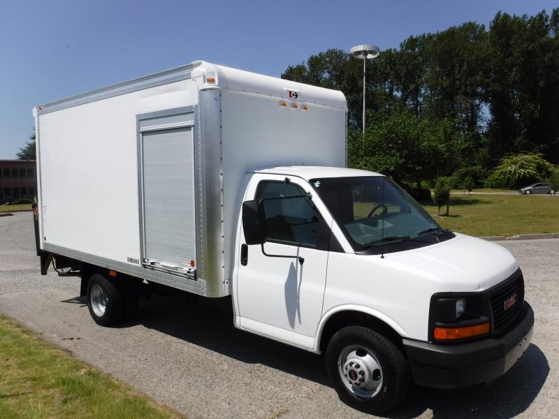 2005 GMC Savana G3500 Cube Van 14 Foot with Power Tailgate and Shampoo ...