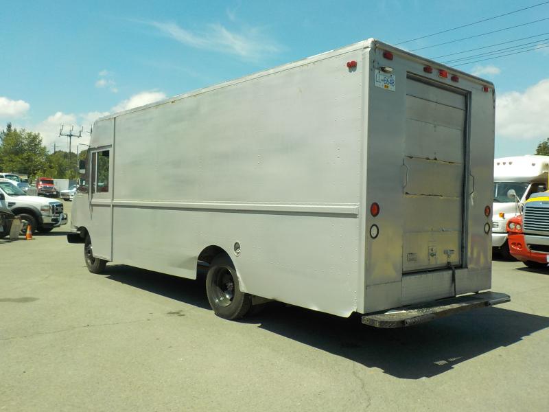 1998 Chevrolet P30 Utilimaster 18 Foot Cargo Cube Van with Shelving ...