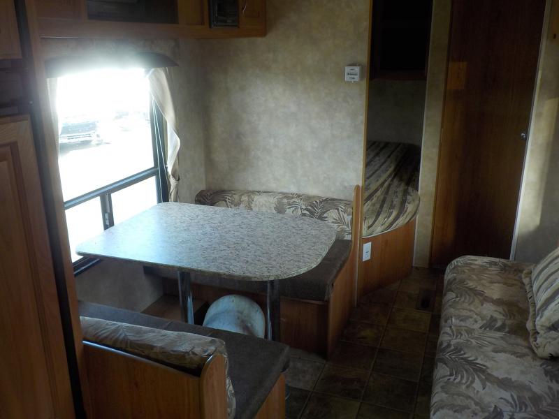 2008 Jayco Jay Flight 28BHS 28 Foot Travel Trailer One Slide out | Repo.com