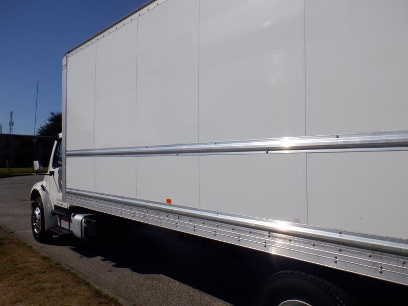 2015 Freightliner M2 106 26 foot Diesel Cube Van with Power Tailgate ...