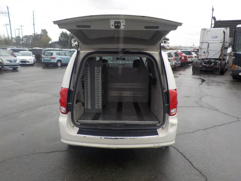 2013 Dodge Caravan Cargo Van with Shelving & Ladder Rack | Repo.com