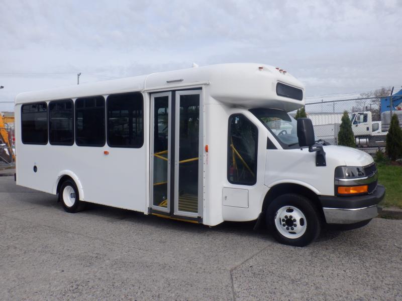 2014 Chevrolet Express G4500 22 Passenger Bus Diesel With Wheelchair ...