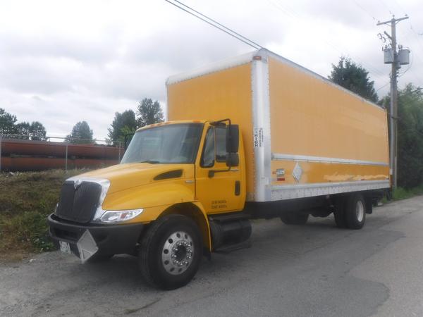 2009 International 4300 26 Foot Cube Van Dually Diesel With Ramp and ...