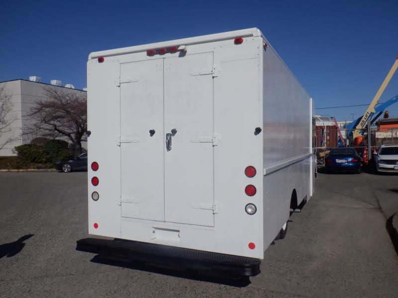 2005 Workhorse Grumman Olsen P42 18 Foot Cube Van With Shelving Diesel ...