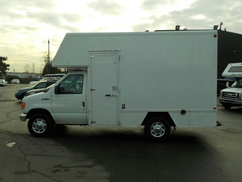 2006 Ford E-350 Super Duty 12 Foot Cube Van with Shelving | Repo.com