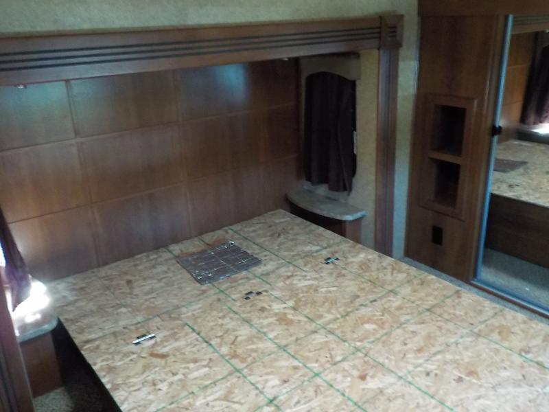 2013 Heartland Sundance 3270RES 32 Foot Fifth Wheel Trailer w/ 3 Slide ...