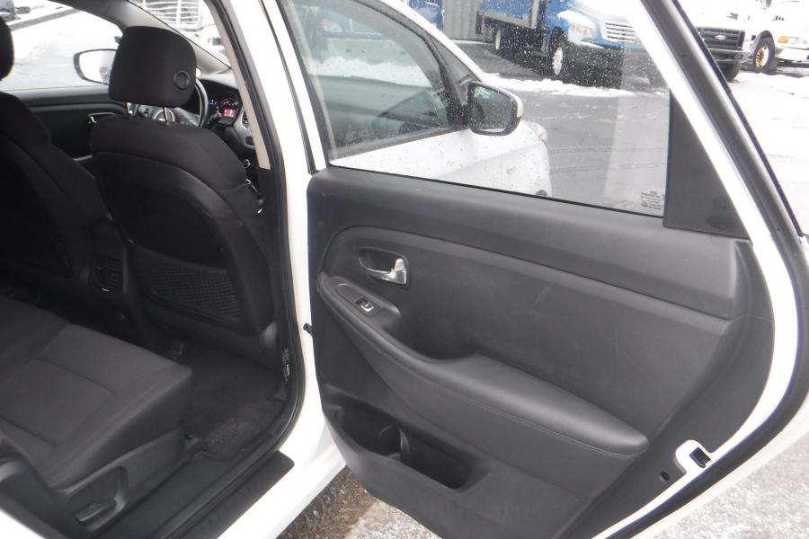 2015 Kia Rondo | Repo.com