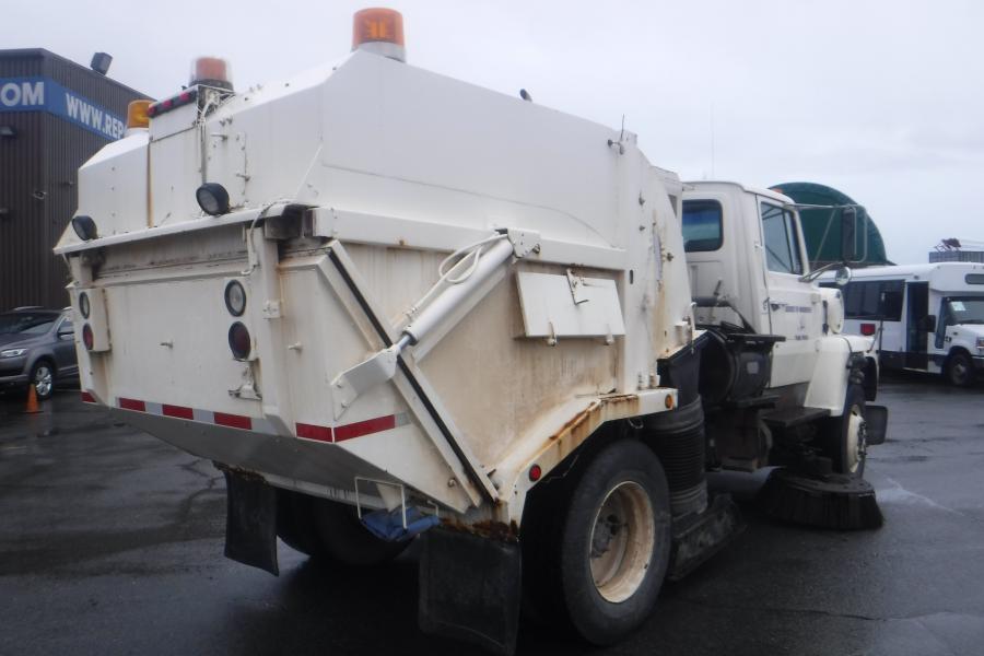 1990 Ford LN7000 Street Sweeper Diesel with Air Brakes | Repo.com