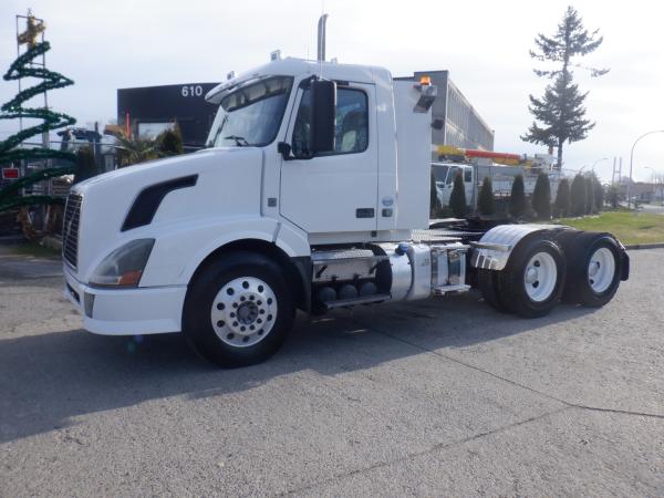 2011 Volvo VNL Day Cab Tractor With Air Brakes Diesel | Repo.com