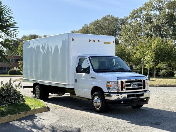 2021 Ford Econoline E-450 16-Foot Cube Van Box Truck with Loading Ramp ...