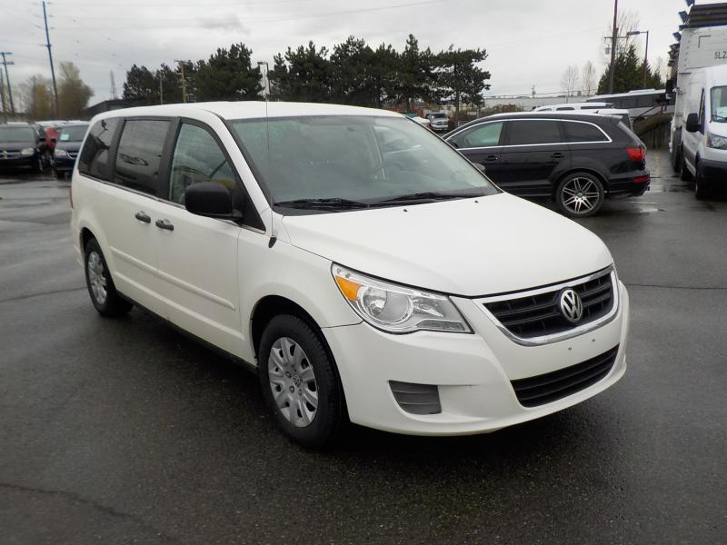 Repo.com | 2012 Volkswagen Routan 7 Passenger Van