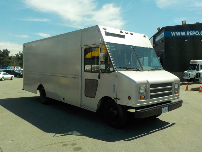 1998 Chevrolet P30 Utilimaster 18 Foot Cargo Cube Van with Shelving ...