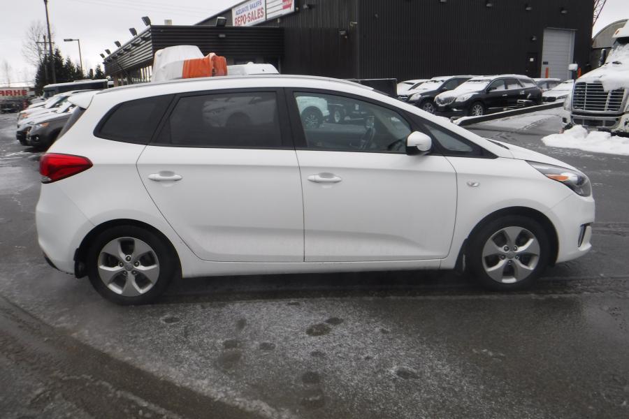 2015 Kia Rondo | Repo.com