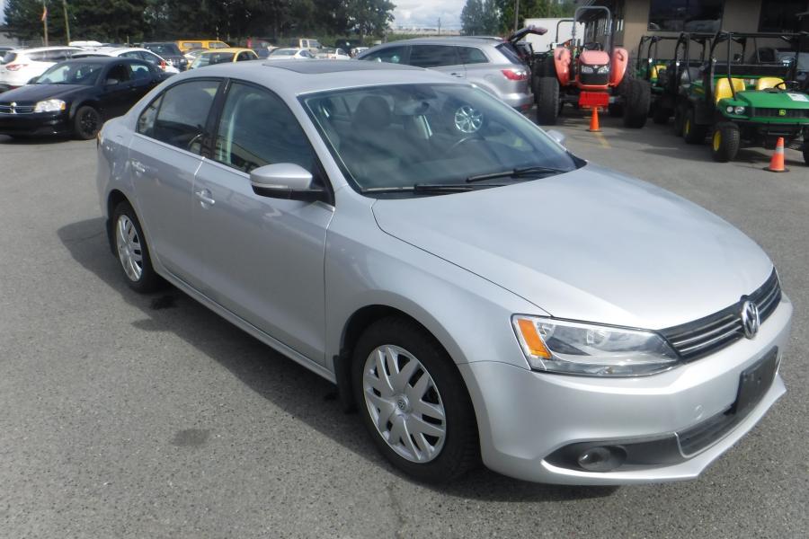 2011 Volkswagen Jetta TDI Diesel 6 Speed Manual | Repo.com