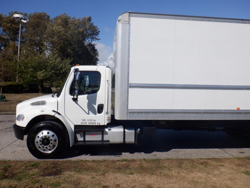2015 Freightliner M2 106 26 foot Diesel Cube Van with Power Tailgate ...