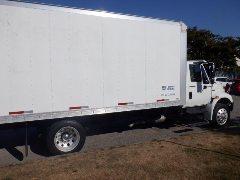2014 International 4300V Durastar 20 Foot Diesel Cube Van with Power ...