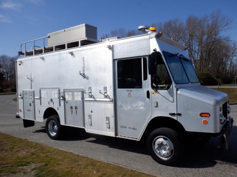 2005 Workhorse W-Series Service Cargo Van With Workshop And Shelving ...