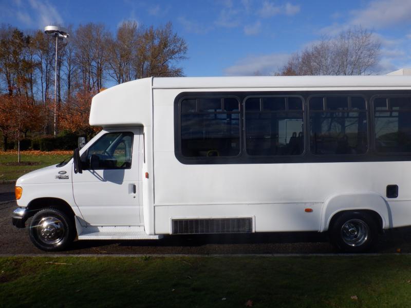 2004 Ford Econoline E-450 7 Passenger Bus with Wheelchair Accessibility ...