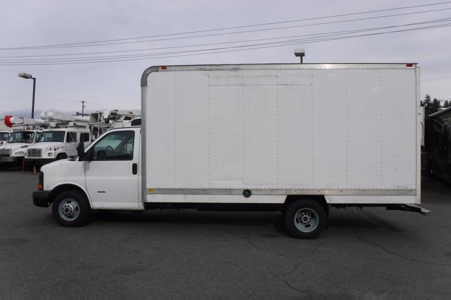 2009 GMC Savana G3500 16 Foot Cube Van Dually Diesel with Ramp | Repo.com