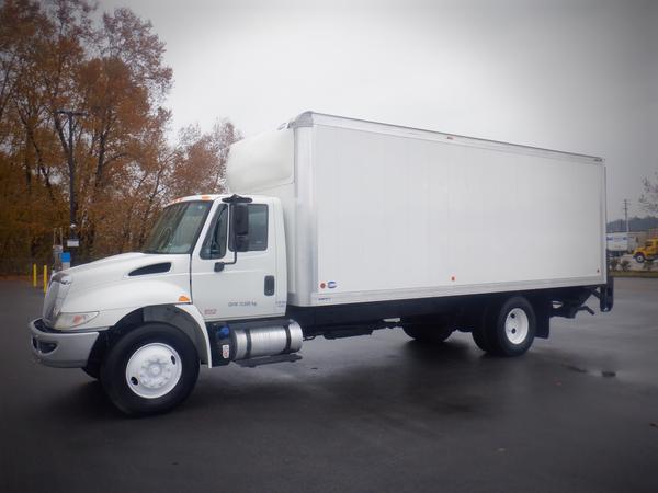 2017 International 4300 22 Foot Cube Van With Power Tailgate 3 Seater ...