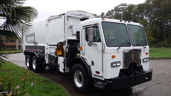 2011 Peterbilt 320 Labrie Garbage Truck Diesel Air Brakes | Repo.com