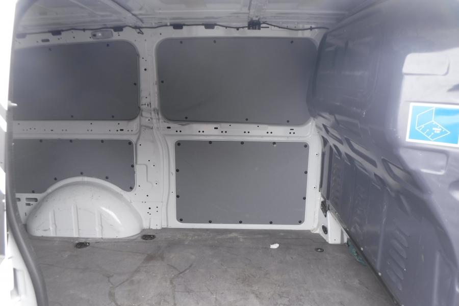 Repo.com | 2019 Mercedes-Benz Metris Cargo Van with Bulkhead Divider