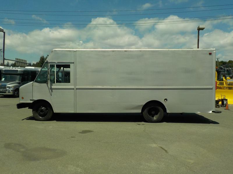 1998 Chevrolet P30 Utilimaster 18 Foot Cargo Cube Van with Shelving ...