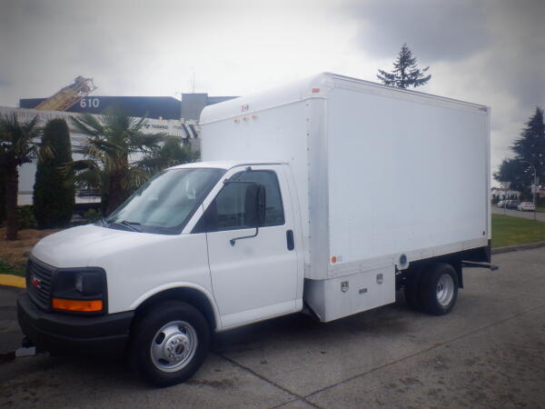 2004 GMC Savana G3500 12 Foot Cube Van With Rear Shelving | Repo.com