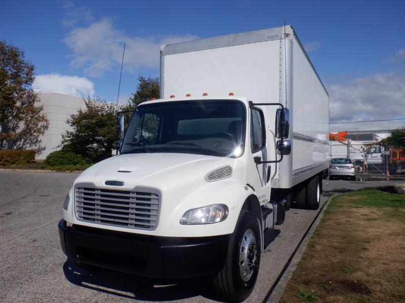 2015 Freightliner M2 106 26 foot Diesel Cube Van with Power Tailgate ...