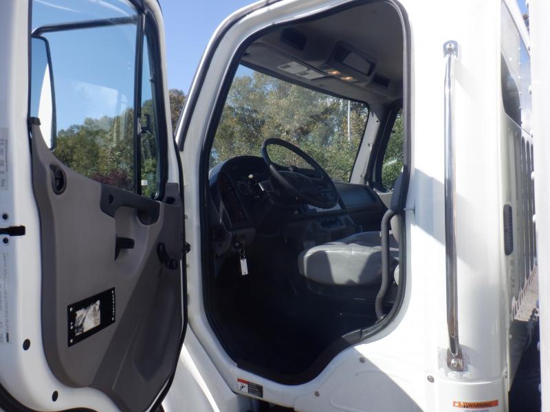 2015 Freightliner M2 106 26 foot Diesel Cube Van with Power Tailgate ...