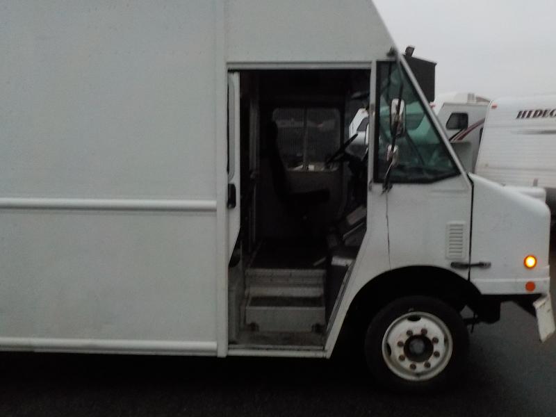 2008 Freightliner M-Line Utilimaster Walk-in Cargo Van Diesel | Repo.com