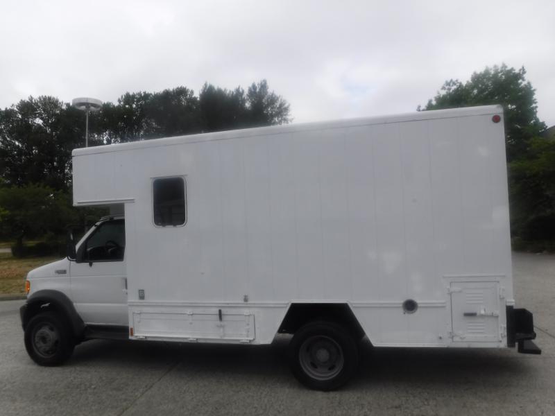 2002 Ford Econoline E-550 Cube Van with Ramp | Repo.com