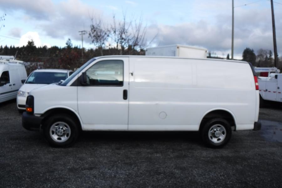 Repo.com | 2008 Chevrolet Express 2500 Cargo Van with Rear Shelving